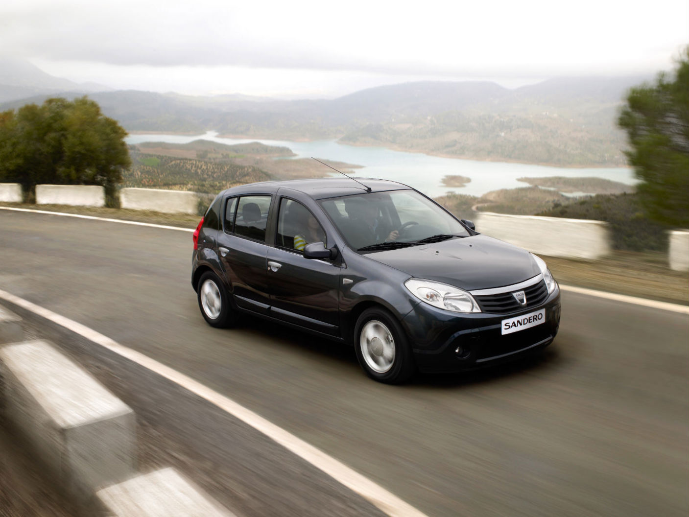 Peste 100 de masini Dacia rulate sunt importate in fiecare luna in ...