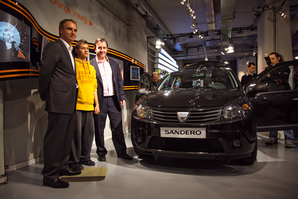 VIDEO, FOTO: Dacia a lansat Sandero Orange, limitat la 1.000 unitati. O ...