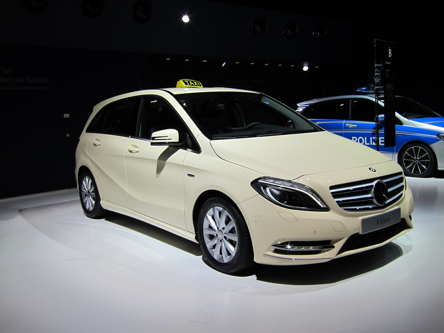 FOTO: Mercedes a lansat in Romania noua generatie Clasa B, de la ...