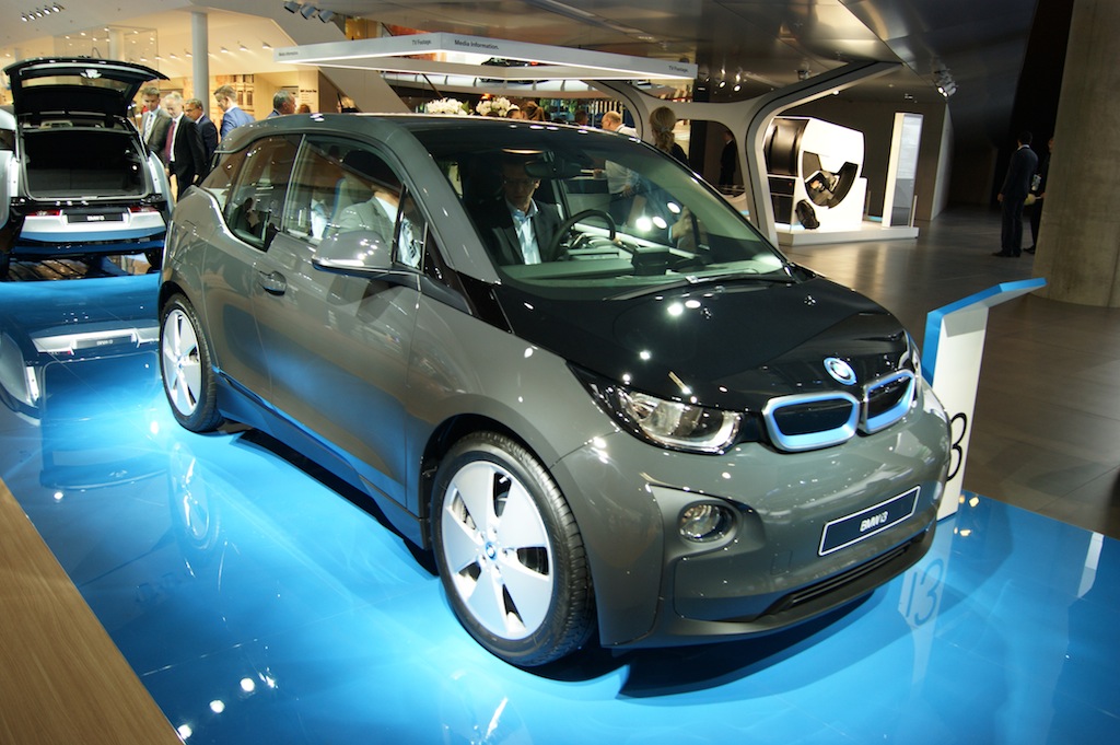 VIDEO: Cum arata pe viu BMW i3, primul automobil electric de serie al ...