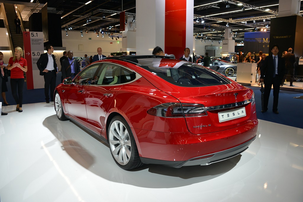 Tesla Motors respinge ideea automobilelor complet autonome, insa a ...