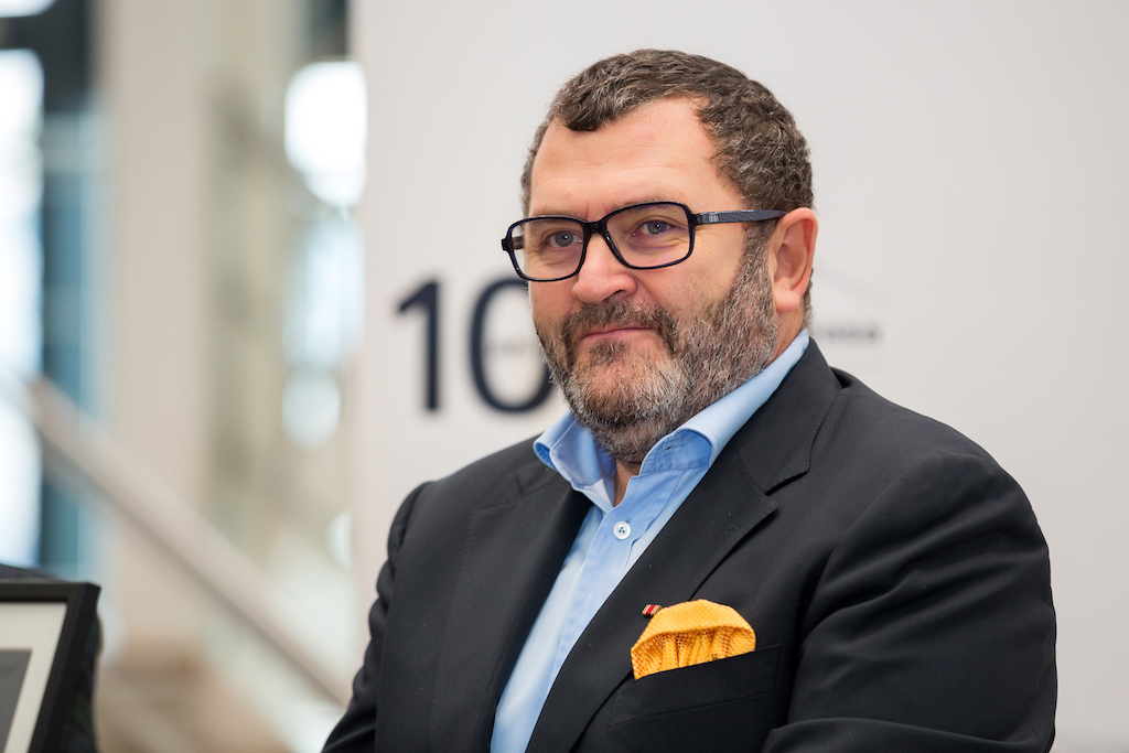 Michael Schmidt, Automobile Bavaria: Masinile electrice sunt vazute ...