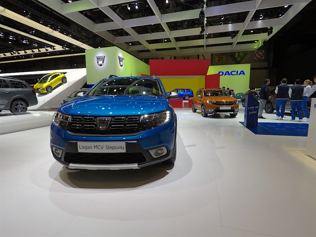 VIDEO: Cum arata pe viu Dacia Logan MCV Stepway, allroad romanesc ...